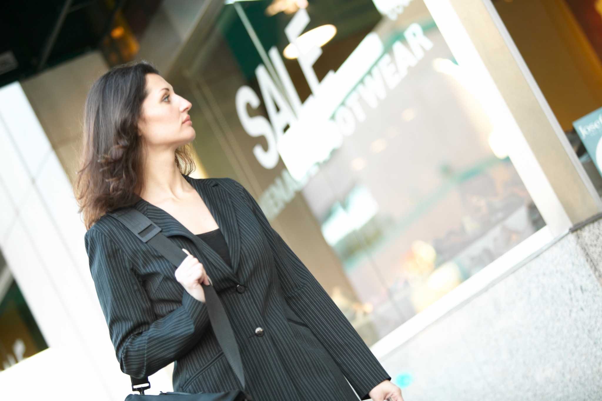 What to Say When Walking Into a Store Looking for a Job