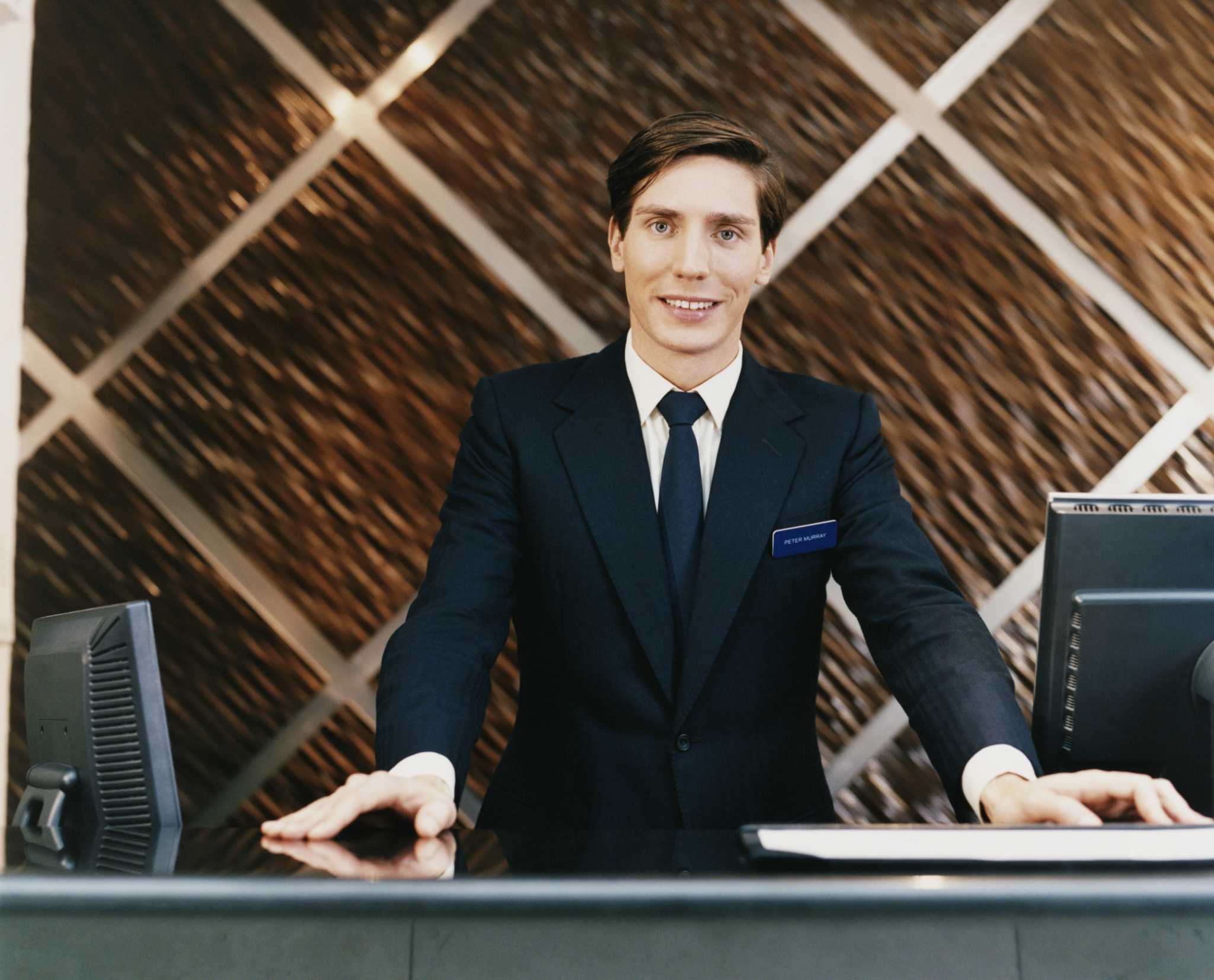 The Skills & Objectives of a Job as a Front Desk Supervisor