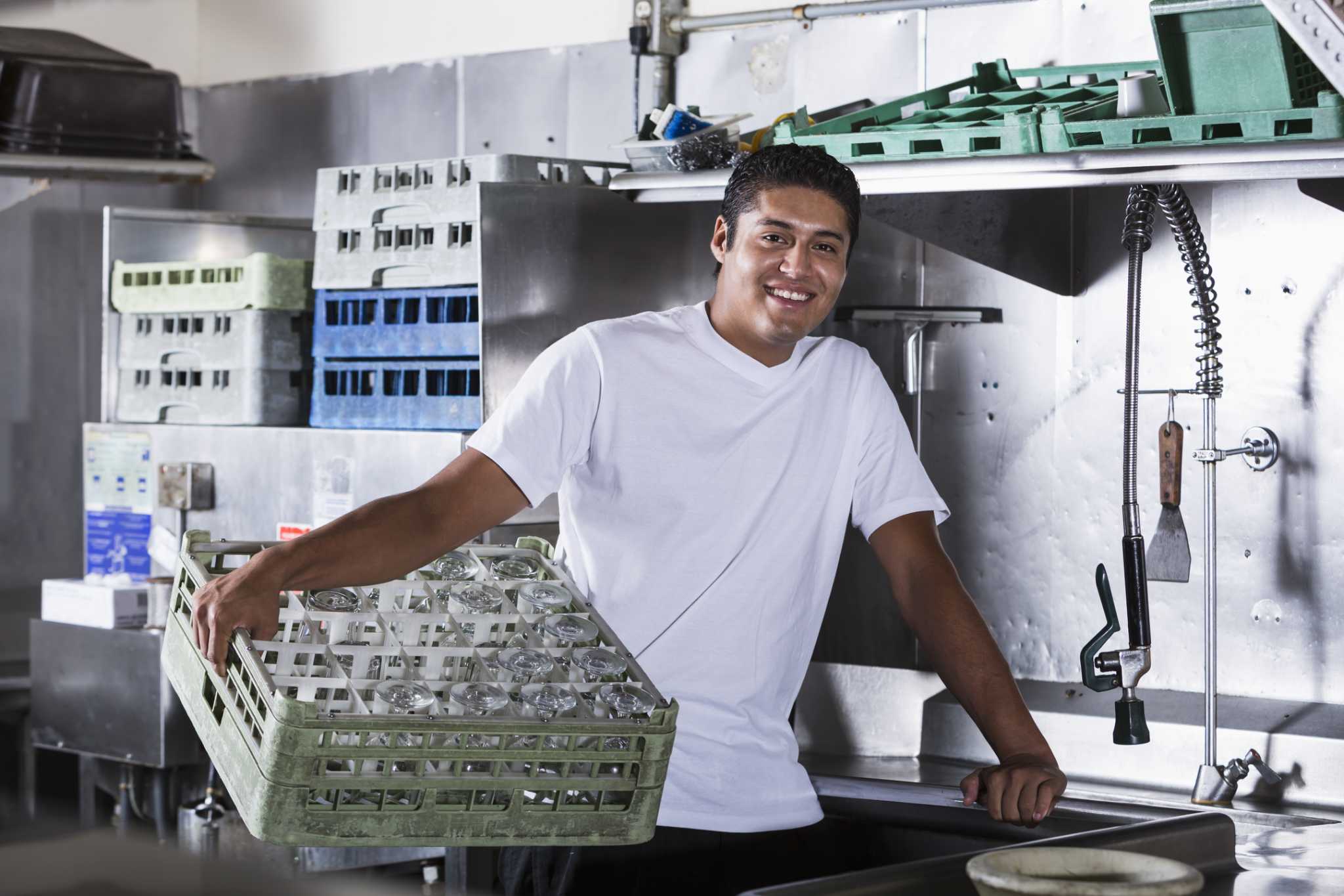 What Does a Steward Do in a Restaurant?