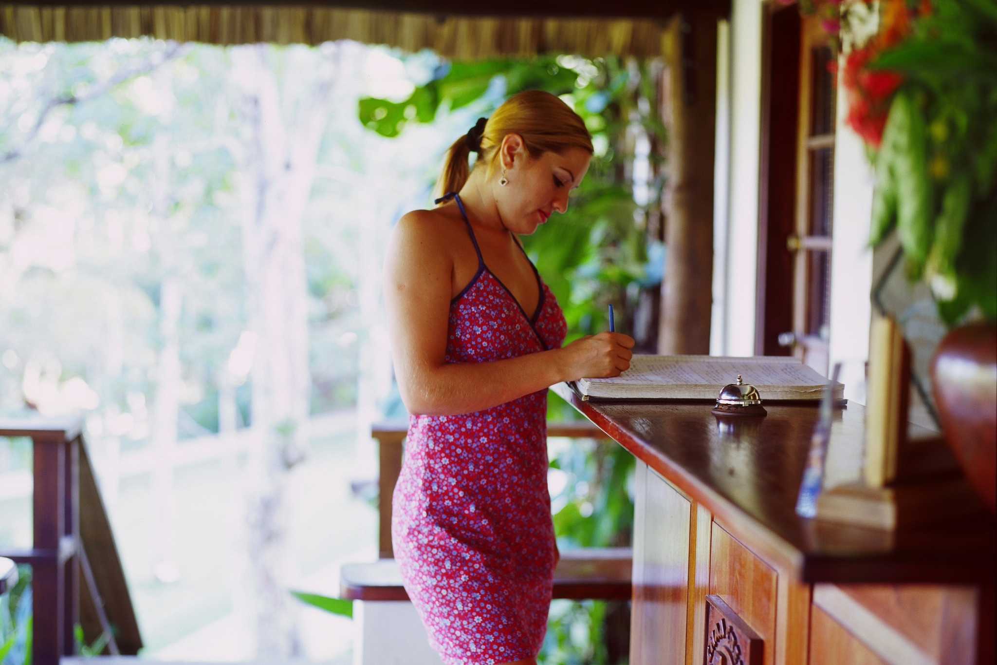 Things You Need to Know About Becoming a Spa Receptionist