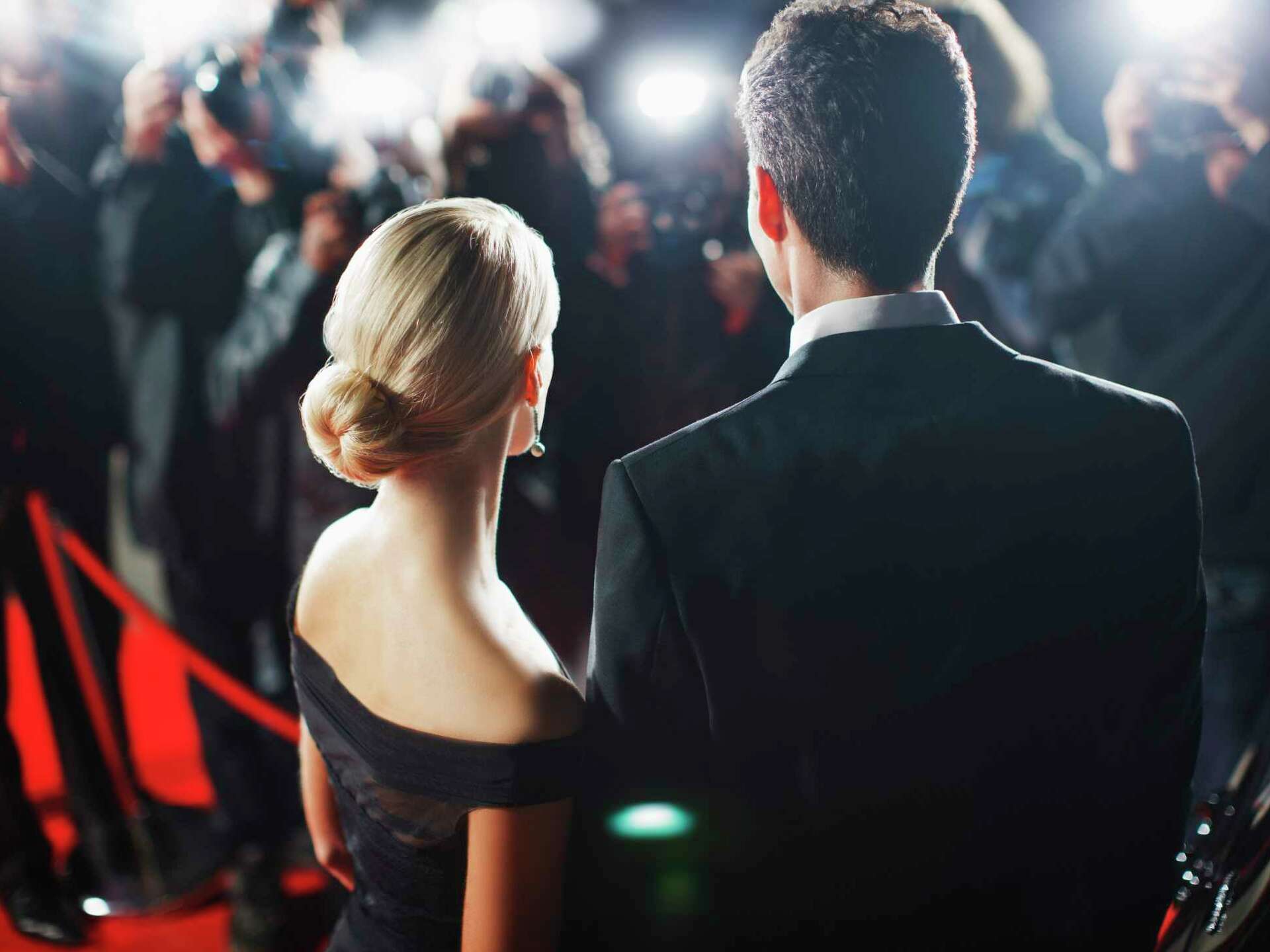 What Are the Typical Starting & Average Salaries for an Actor?