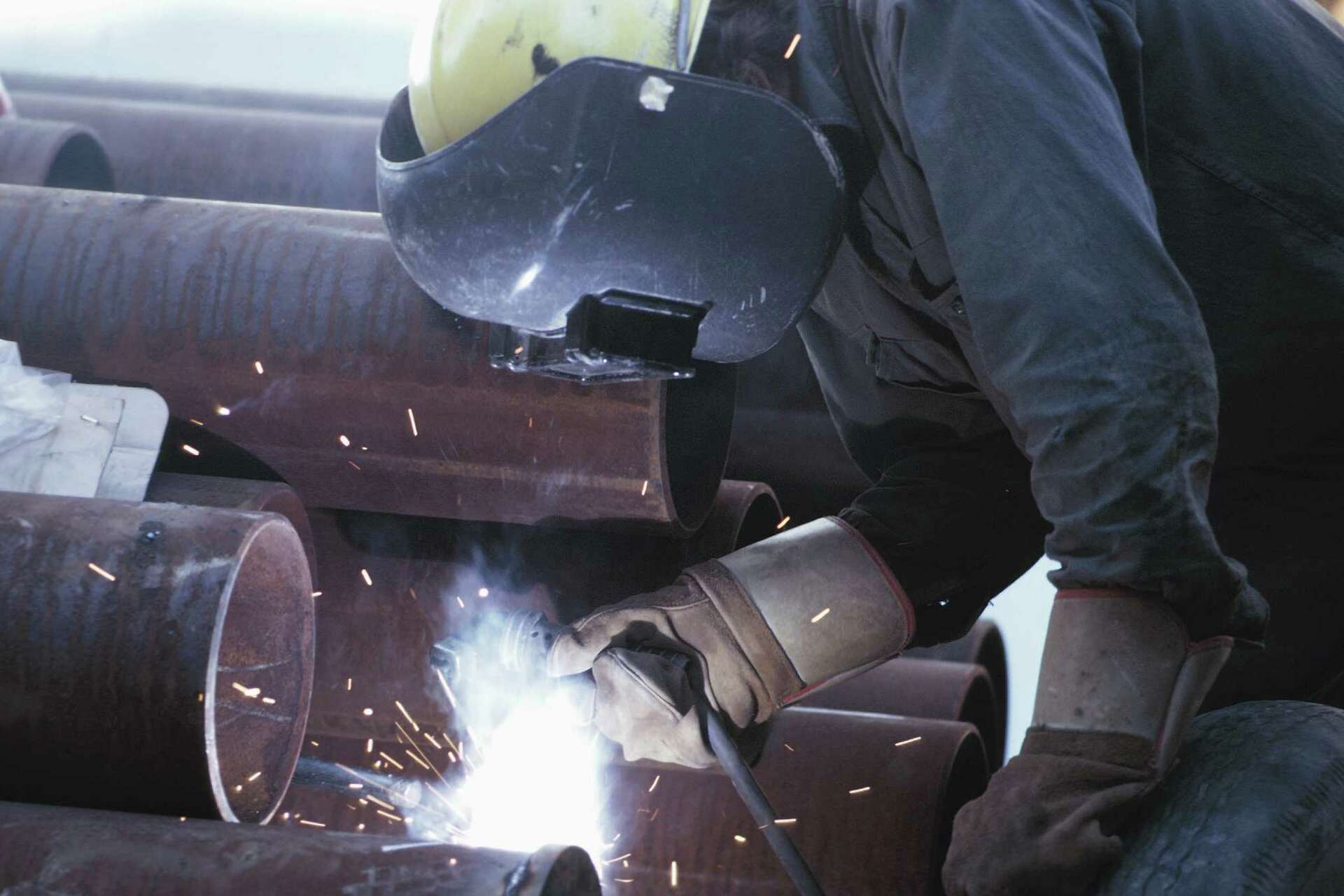 What Are the Work Conditions for a Pipeline Welder?