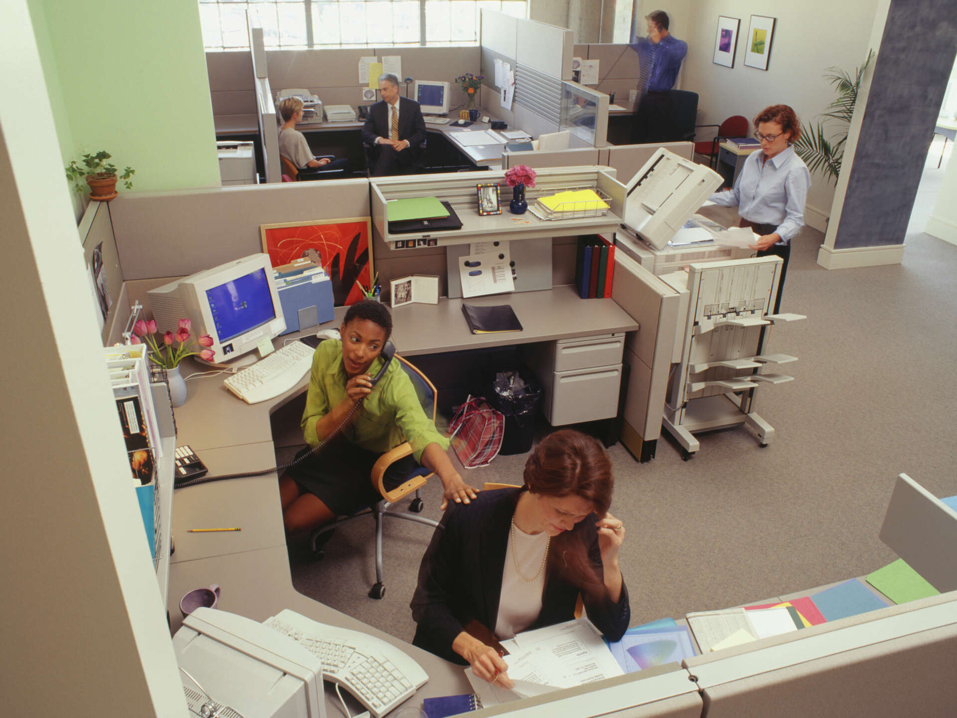 How to Work With Unskilled Co-Workers in the Workplace