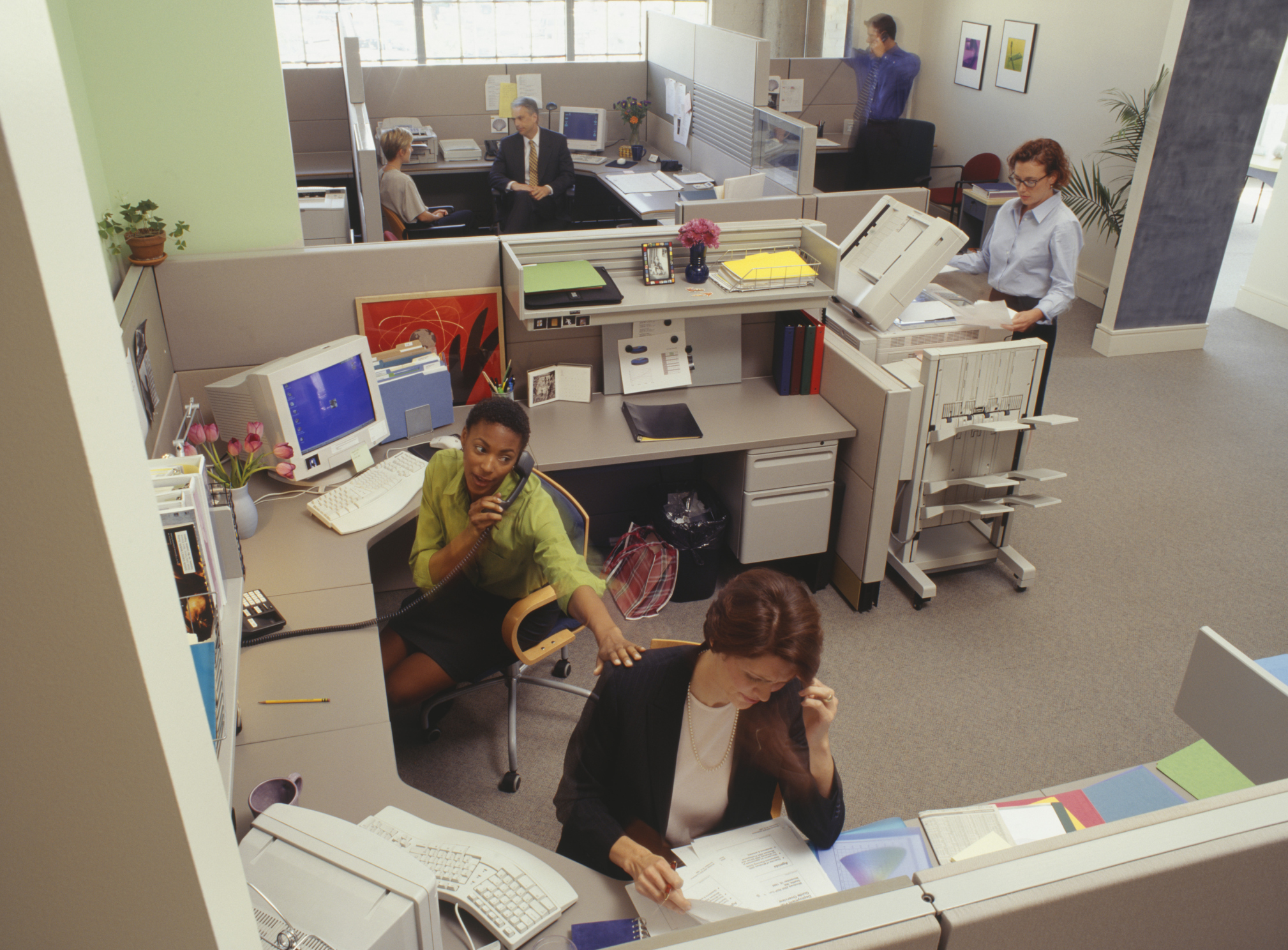 How to Work With Unskilled Co-Workers in the Workplace