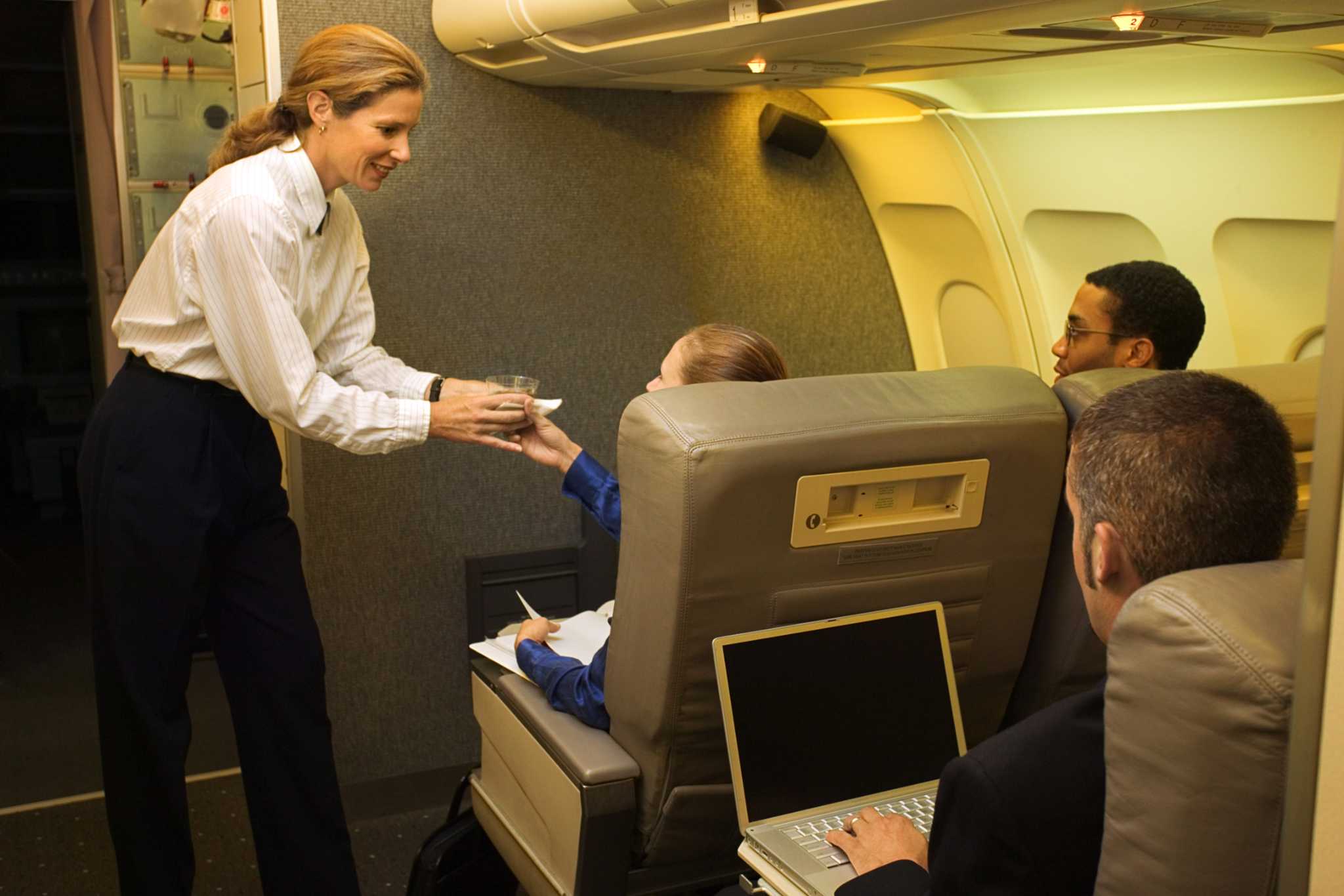 How to Write an Application Letter for a Flight Attendant