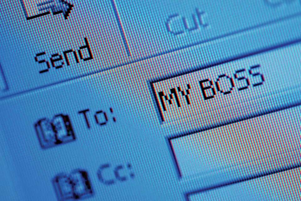 What to Write in an E-mail When Forwarding a Resume
