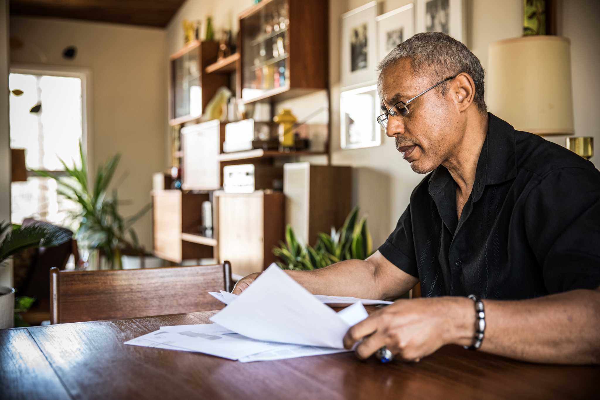 How to Write a Letter Checking the Status of a Job