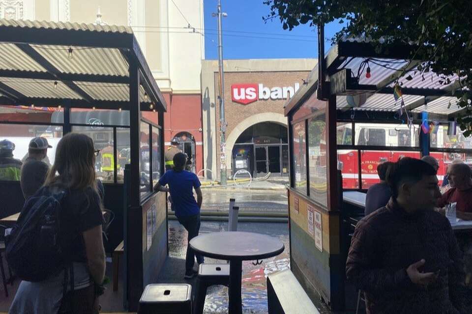 SF firefighters extinguish blaze at bank in Castro district