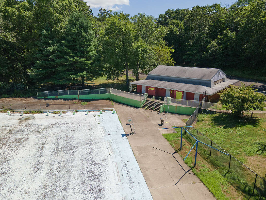 Wallingford's community pool renovation resuming after four years