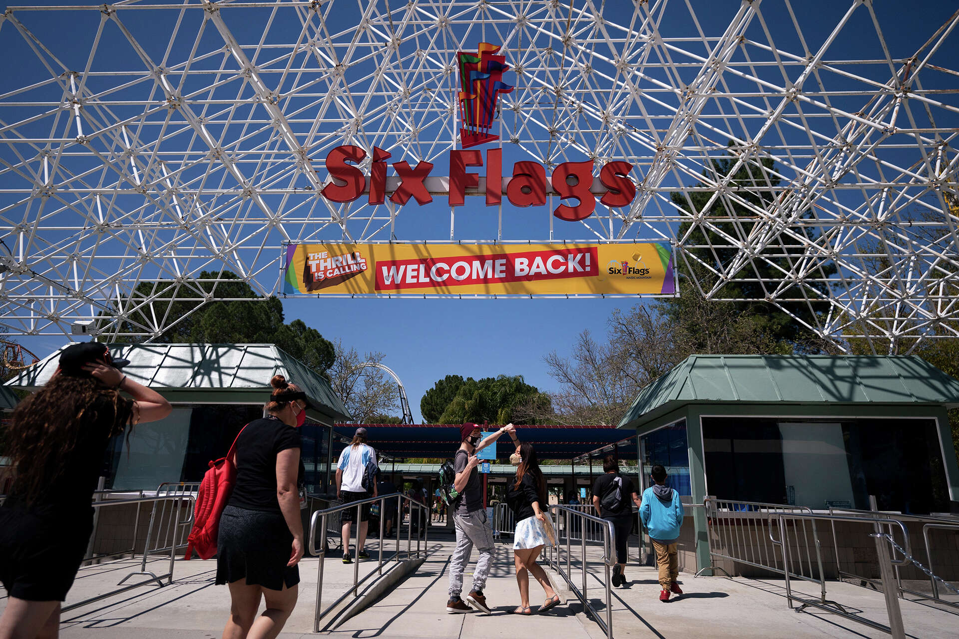Six Flags Magic Mountain permanently closes Superman roller coaster
