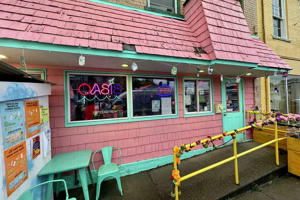 Lil’ Deb’s Oasis in Hudson still delivers after eight years