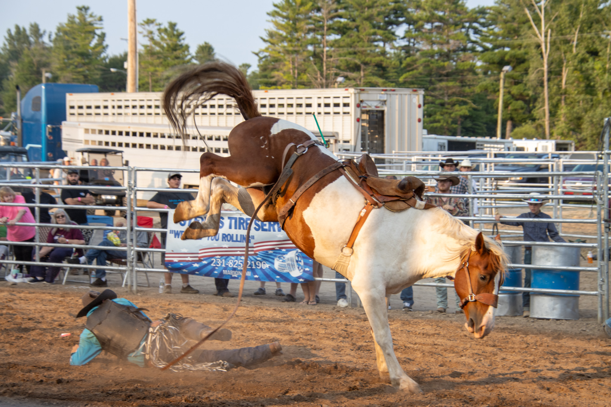 Super Kicker Rodeo draws hundreds to Midland County Fair