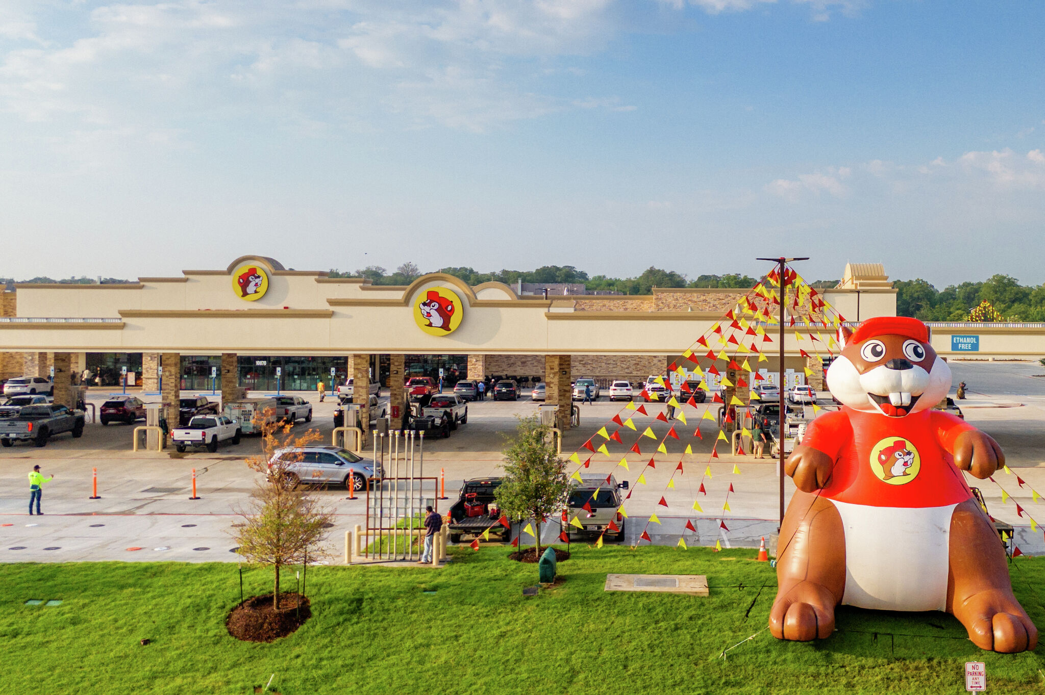 Buc-ee's facing lawsuit after man trips over beaver inflatable