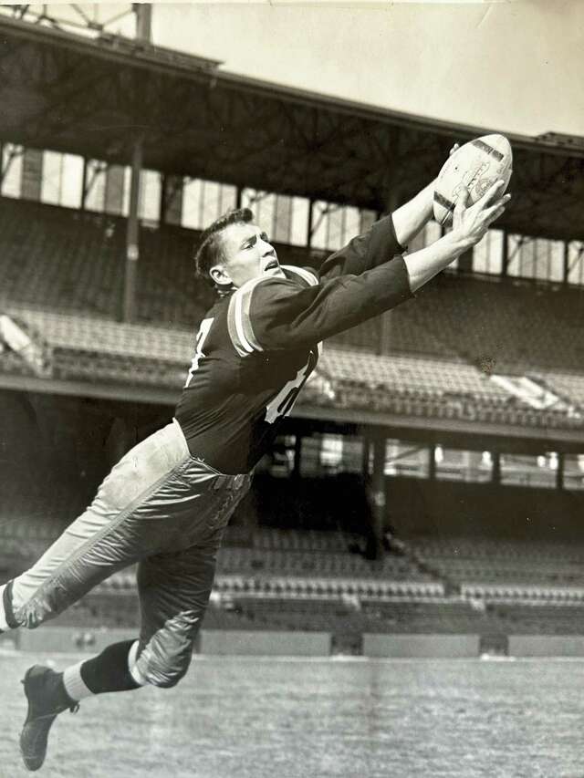 Ralph Thomas, last member of historic USF football team, dies at 94