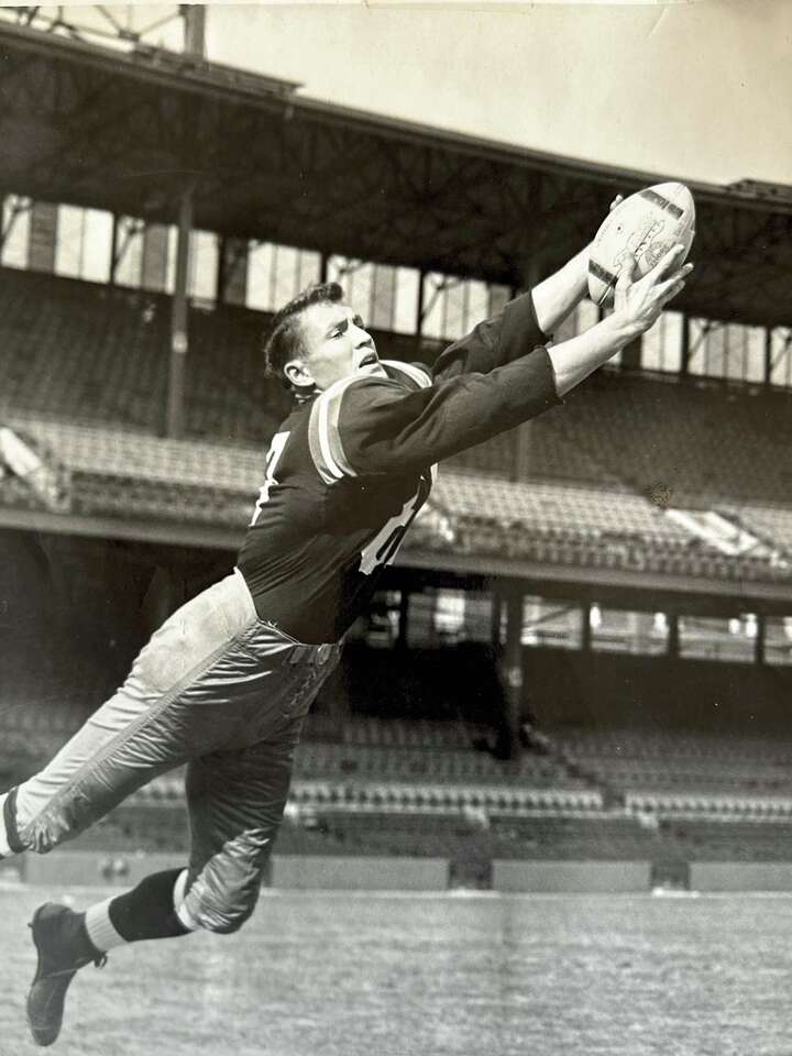 Ralph Thomas, last member of historic USF football team, dies at 94