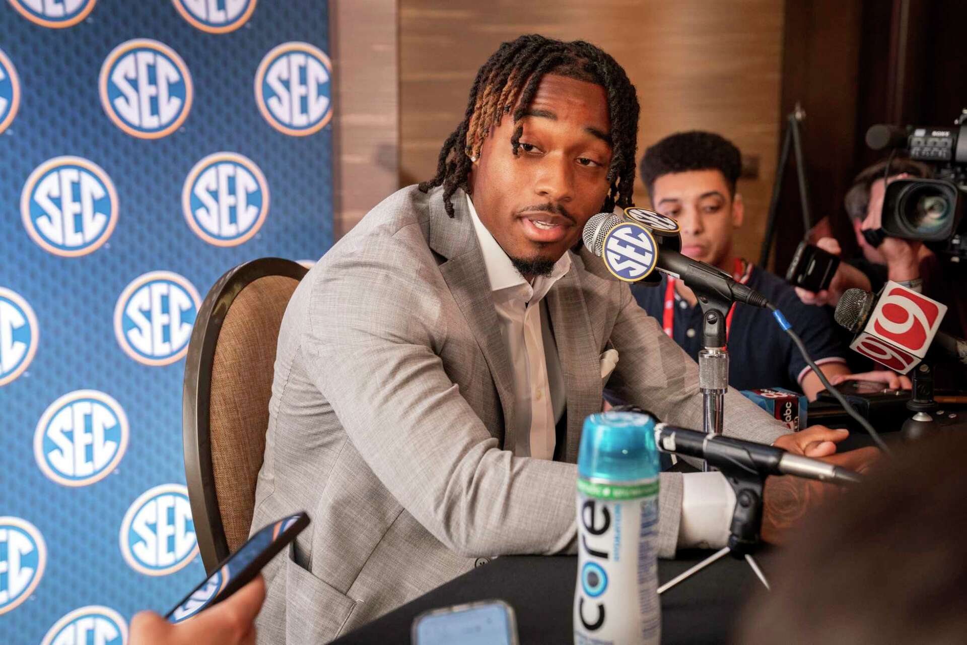 UT football: Fun-loving Jahdae Barron is serious about his game