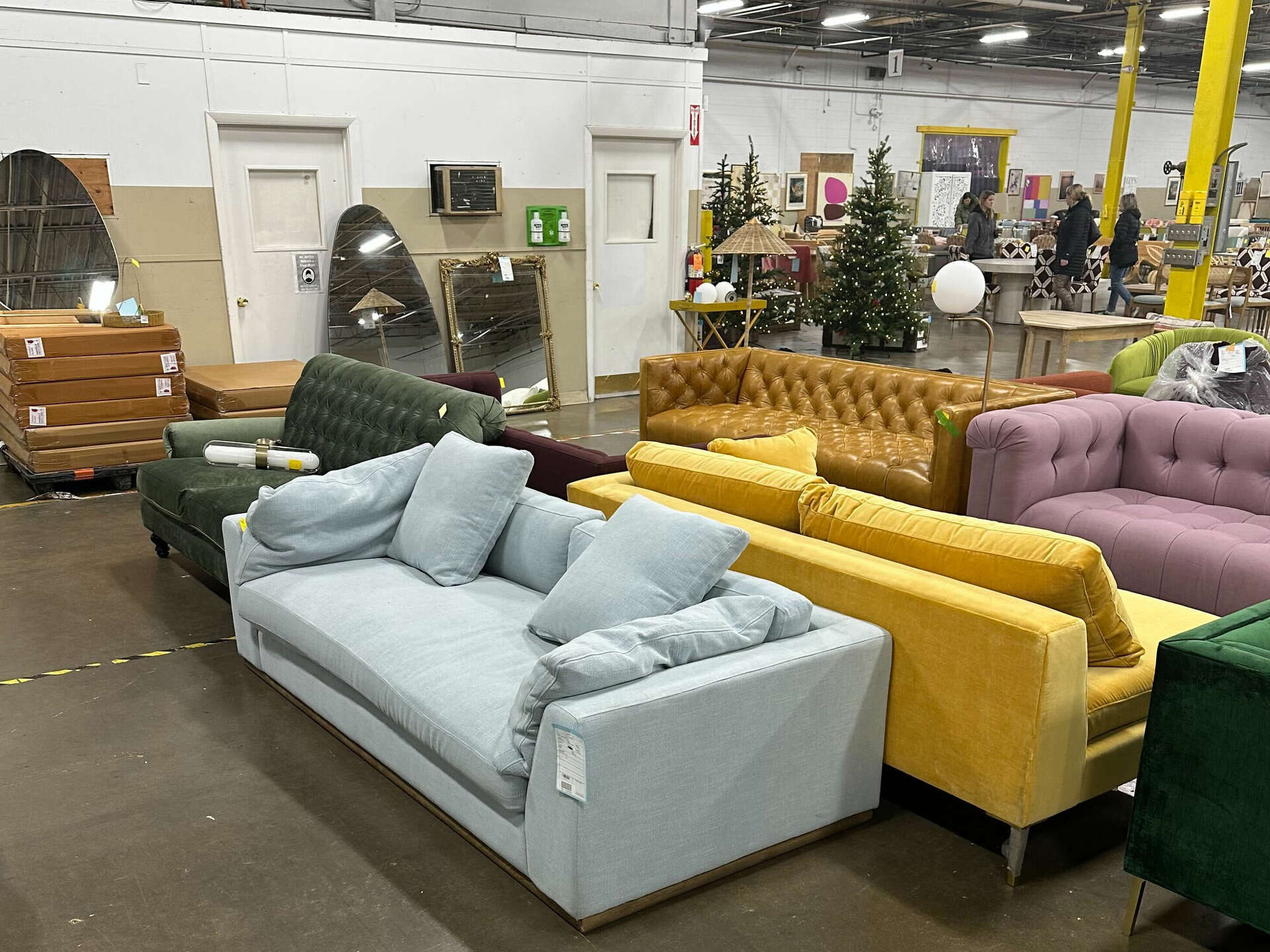 Retail 101 opens discount warehouse in Shelton