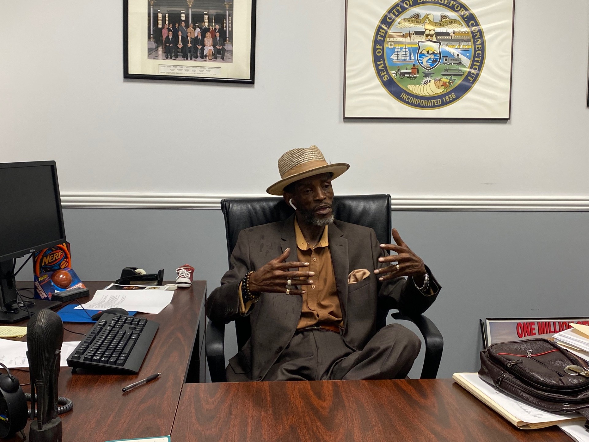 Bridgeport's Newton keeping Senate bid alive as third-party candidate