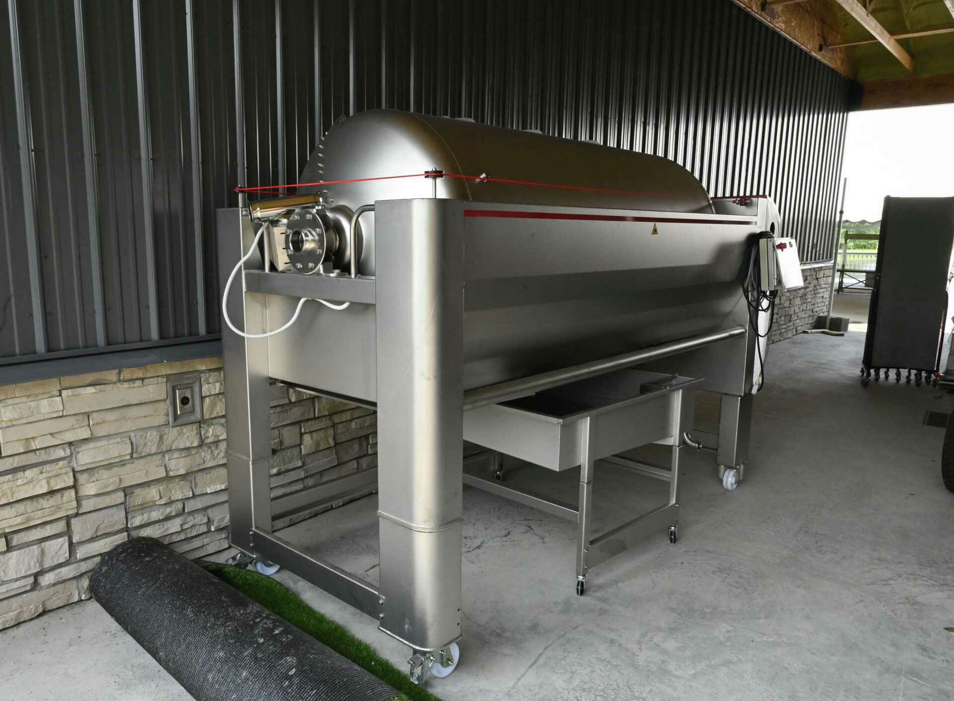 Altamont Vineyard and Winery buys grape press and pump