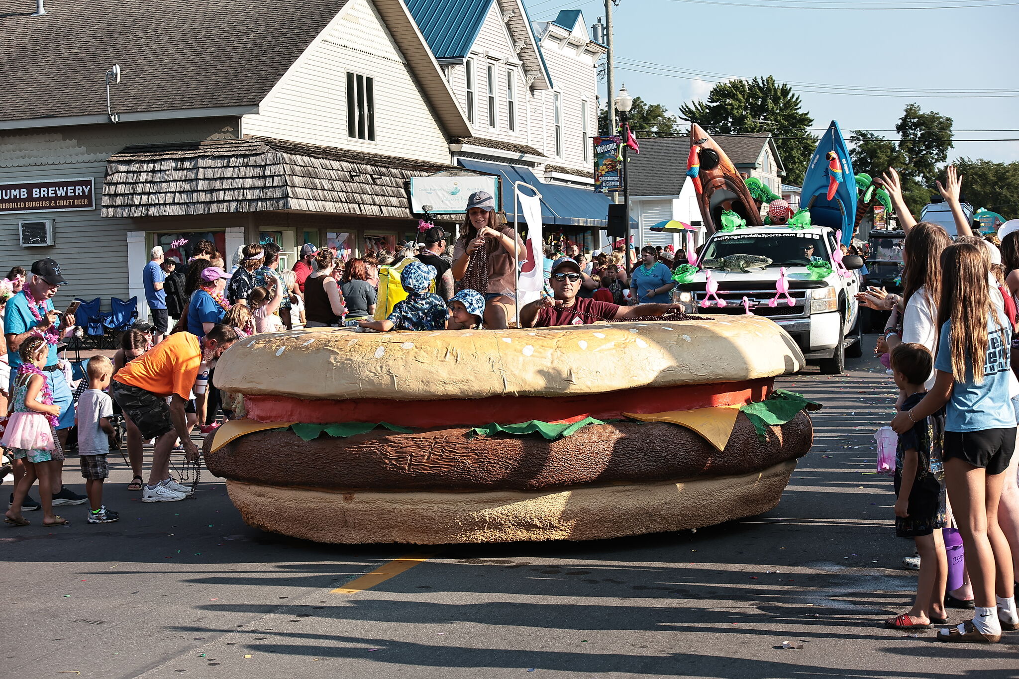 2024 Cheeseburger in Caseville draws in the crowds