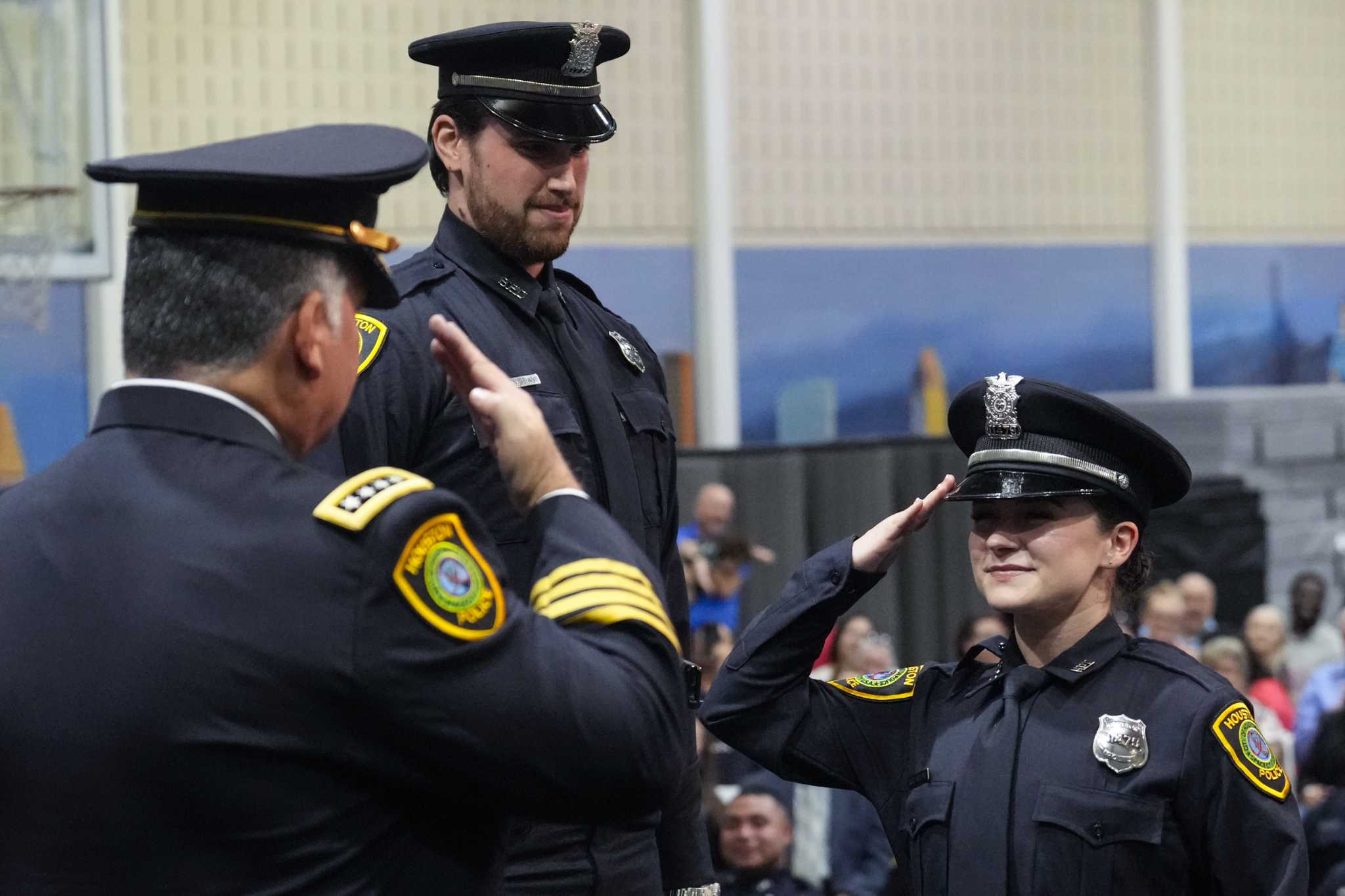 Houston police cadets to receive $10K raise, one-time incentive