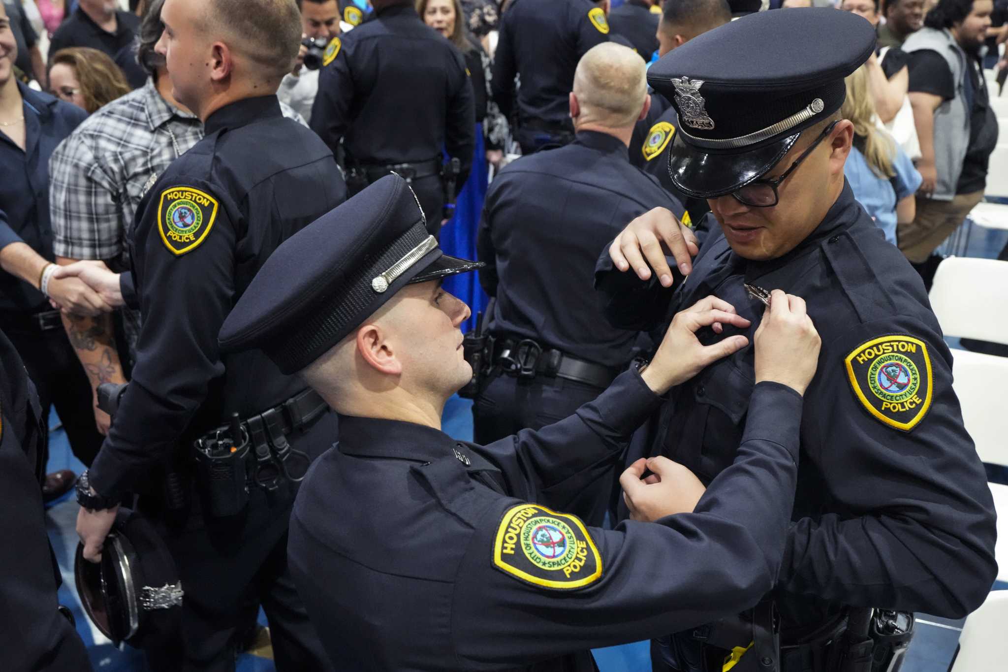 Houston leaders hope new police contract will bolster academy numbers