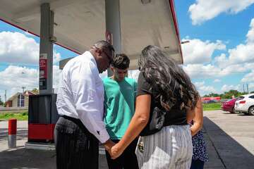Houston police officer fatally shot man outside gas station