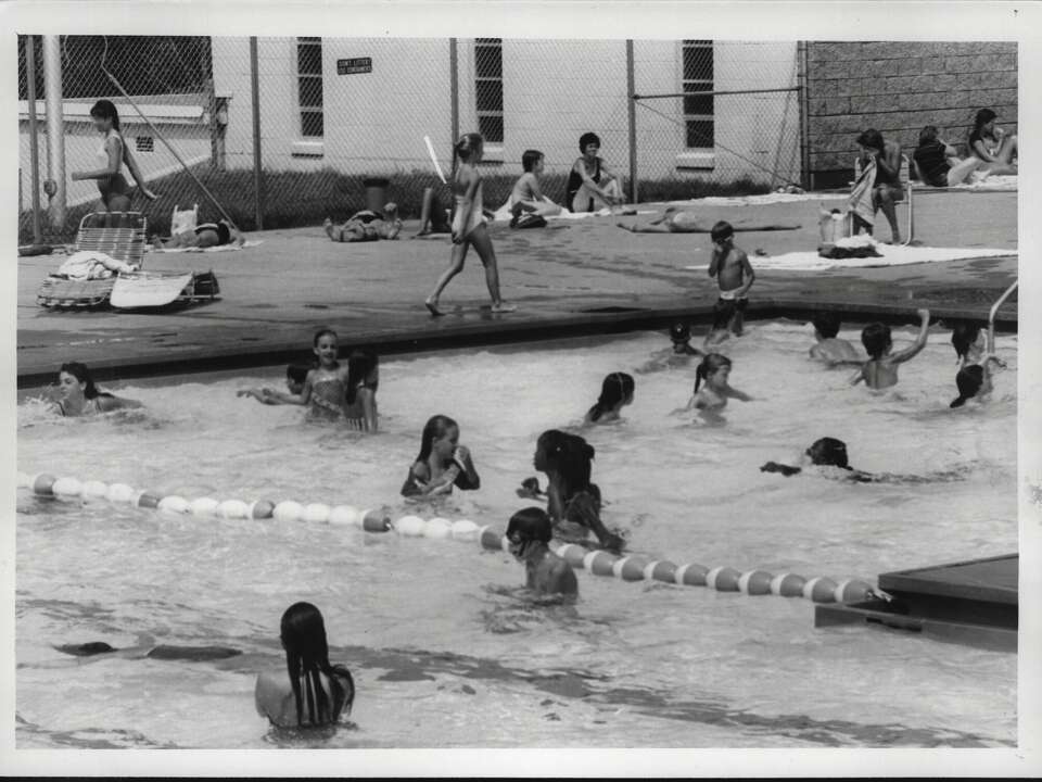 1924: Ziegfield dancer lies low in Saratoga Springs