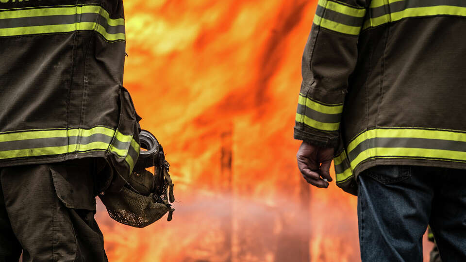 2 injured in massive Houston flea market fire