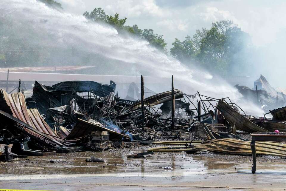 Houston flea market fire leaves vendors devastated