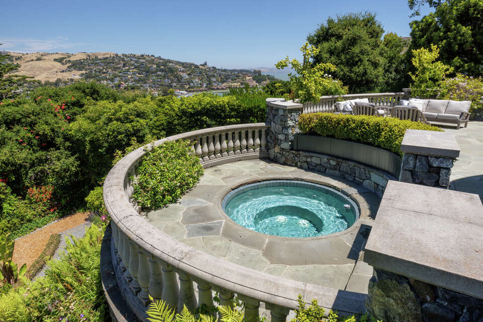 Historic Bay Area house, on a lot bought for $10 in gold coins, hits