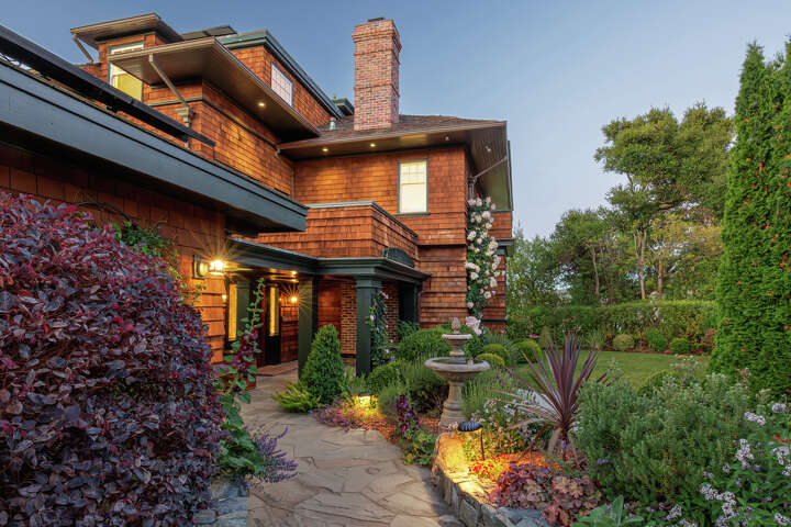 Historic Bay Area house, on a lot bought for $10 in gold coins, hits