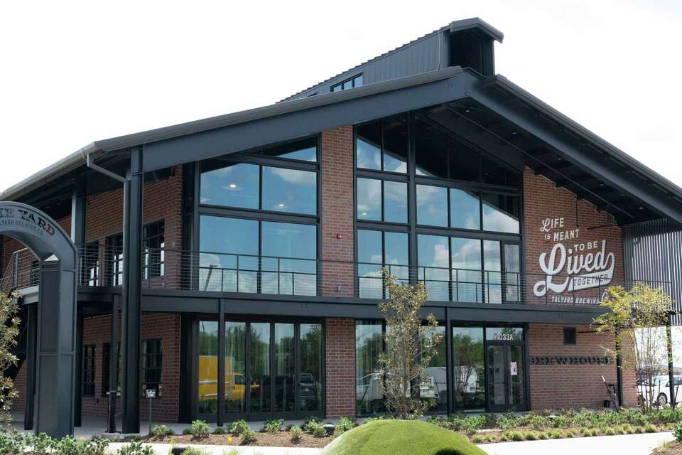 New Talyard Brewing in Sugar Land has beer garden with live music