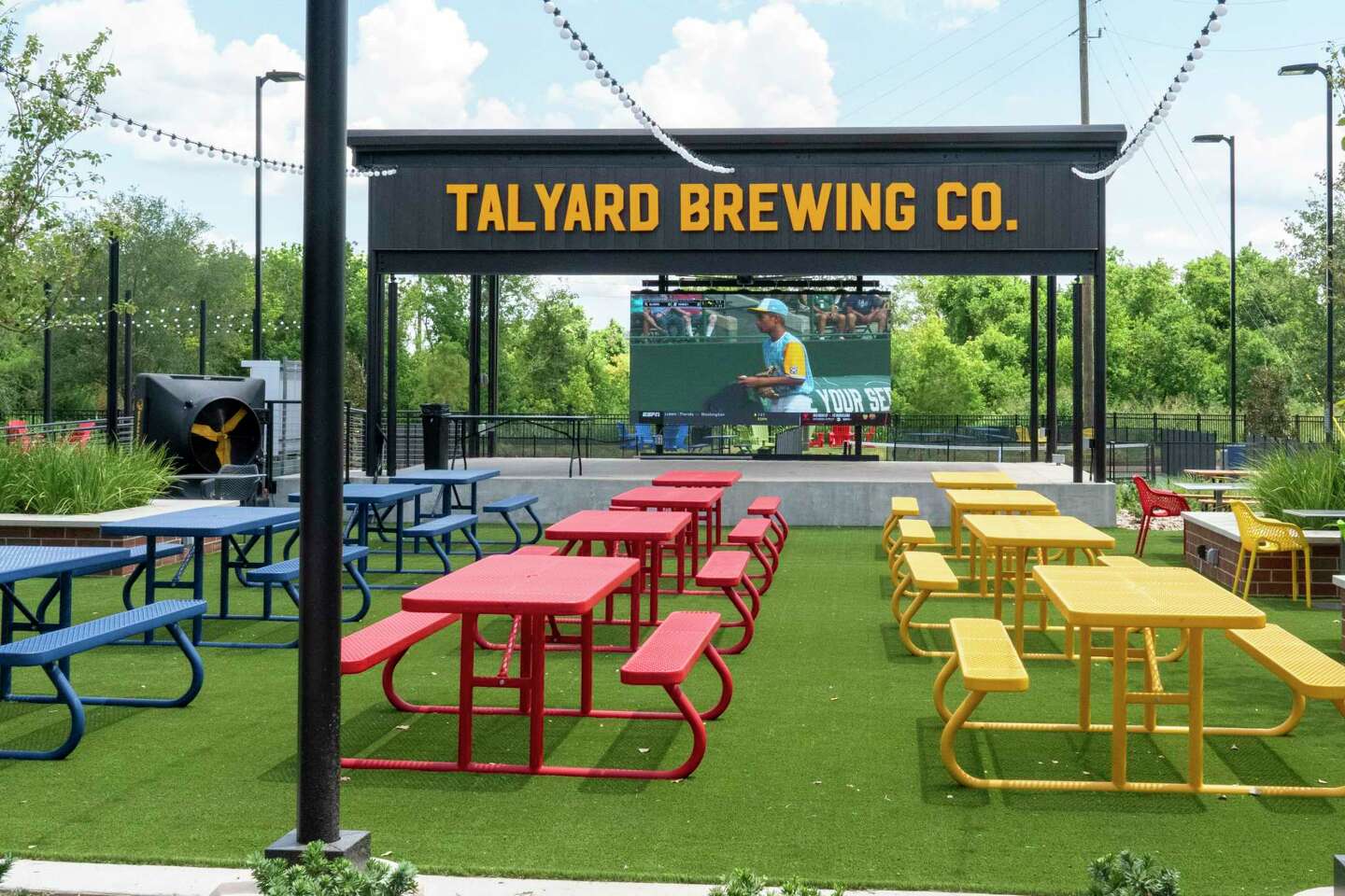 New Talyard Brewing in Sugar Land has beer garden with live music