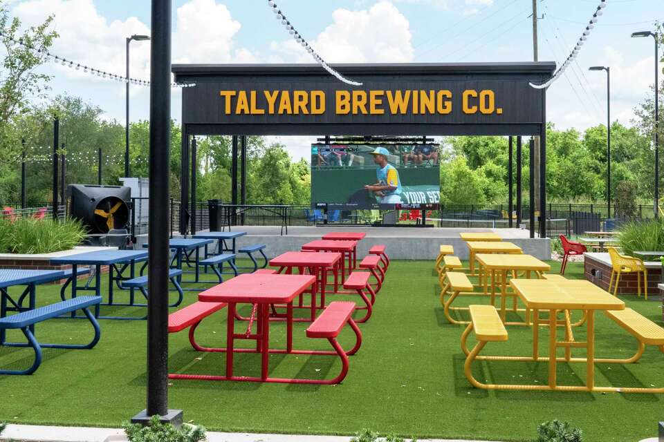 New Talyard Brewing in Sugar Land has beer garden with live music