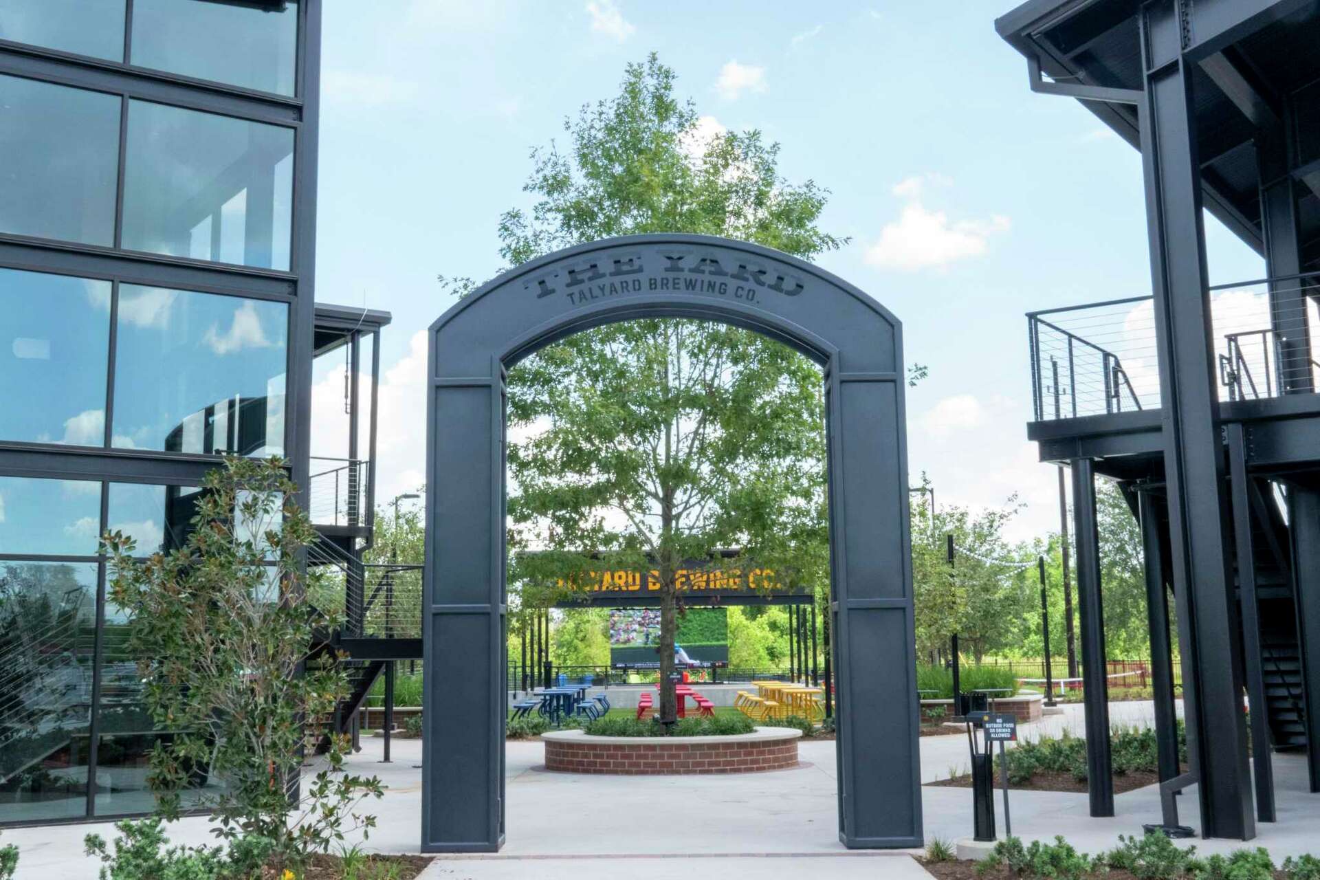 New Talyard Brewing in Sugar Land has beer garden with live music