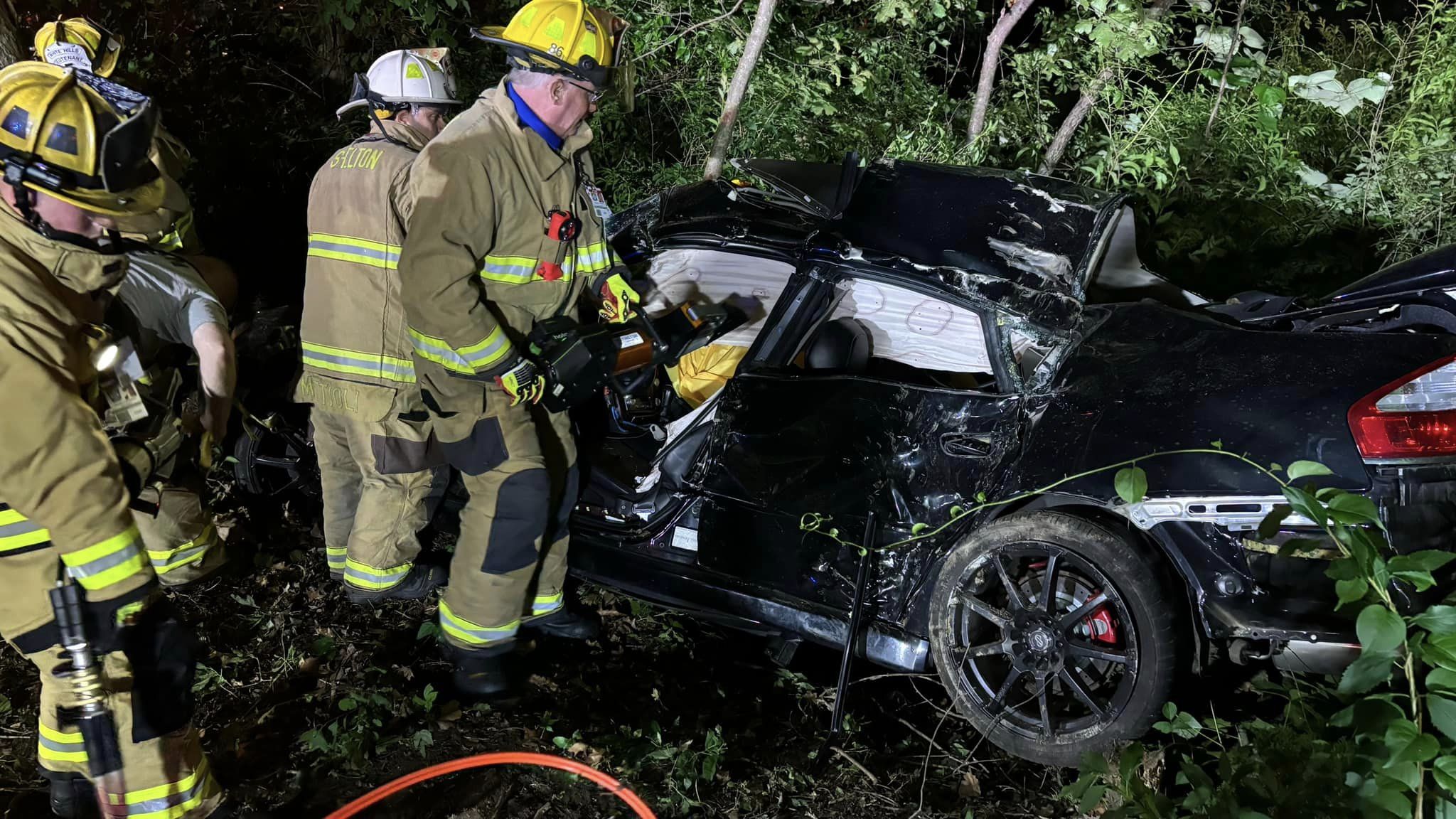 One injured when car crashes into tree in Shelton, officials say