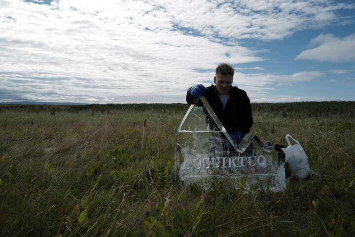 Glacier graveyard brings an American climate eulogy to Iceland