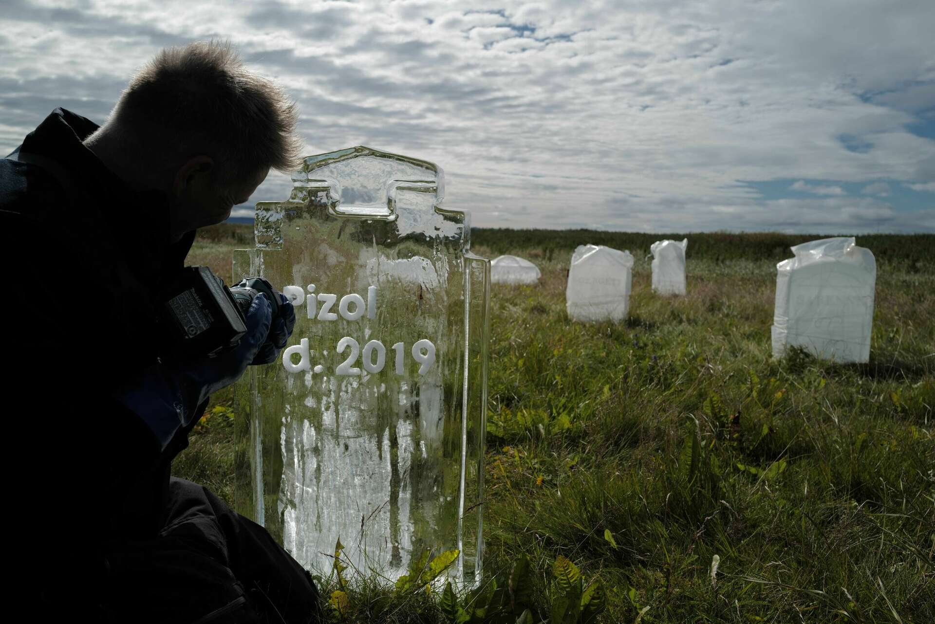 Glacier graveyard brings an American climate eulogy to Iceland
