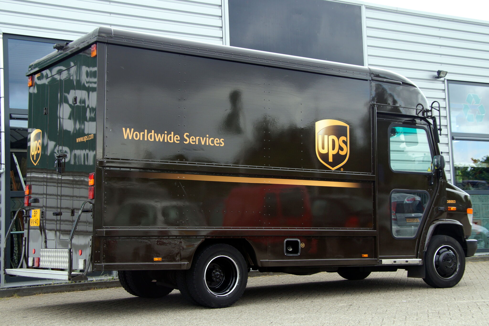 Texas UPS driver crashes due to alleged heat exhaustion