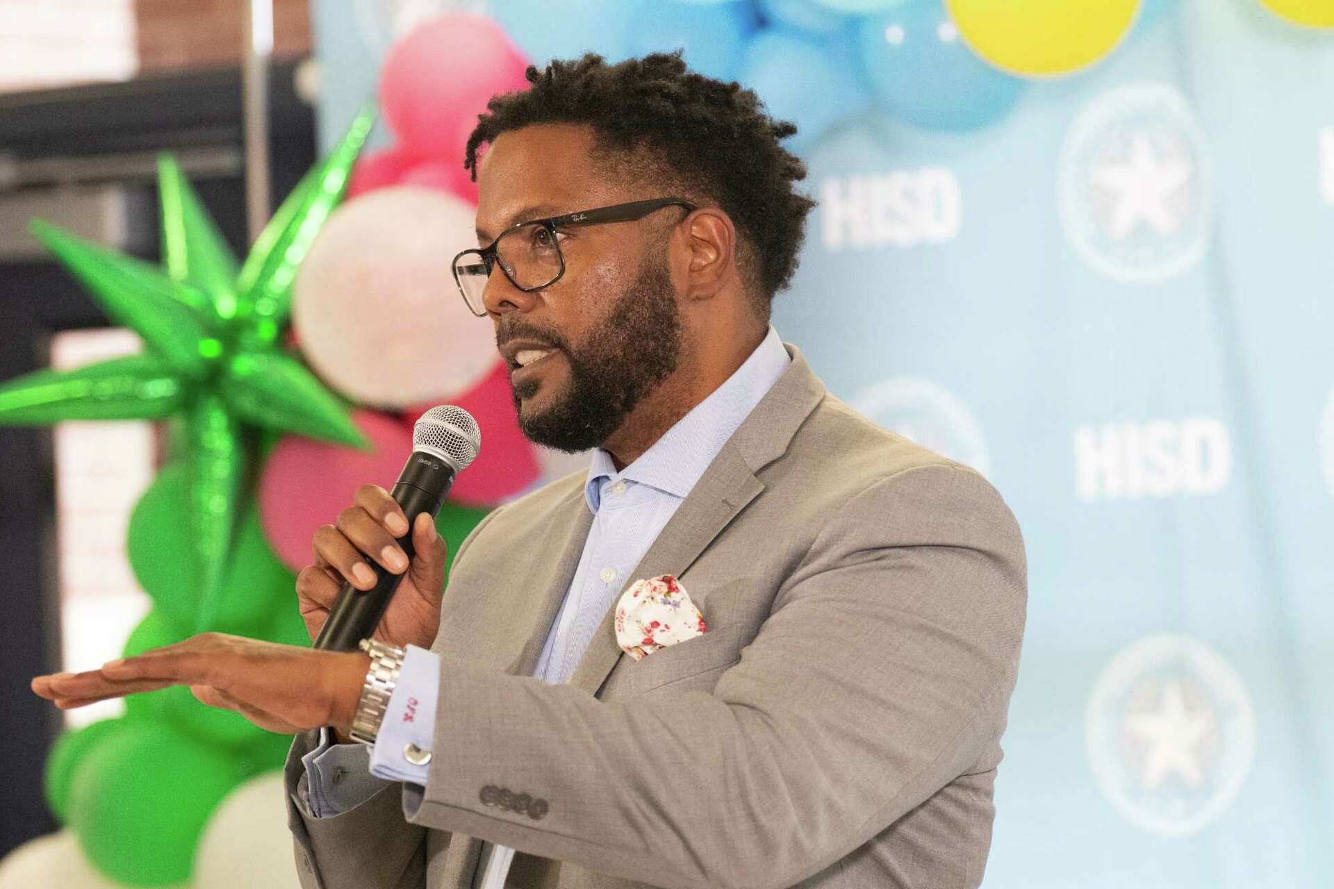 HISD shuffles division chief roles, deputy chief of schools