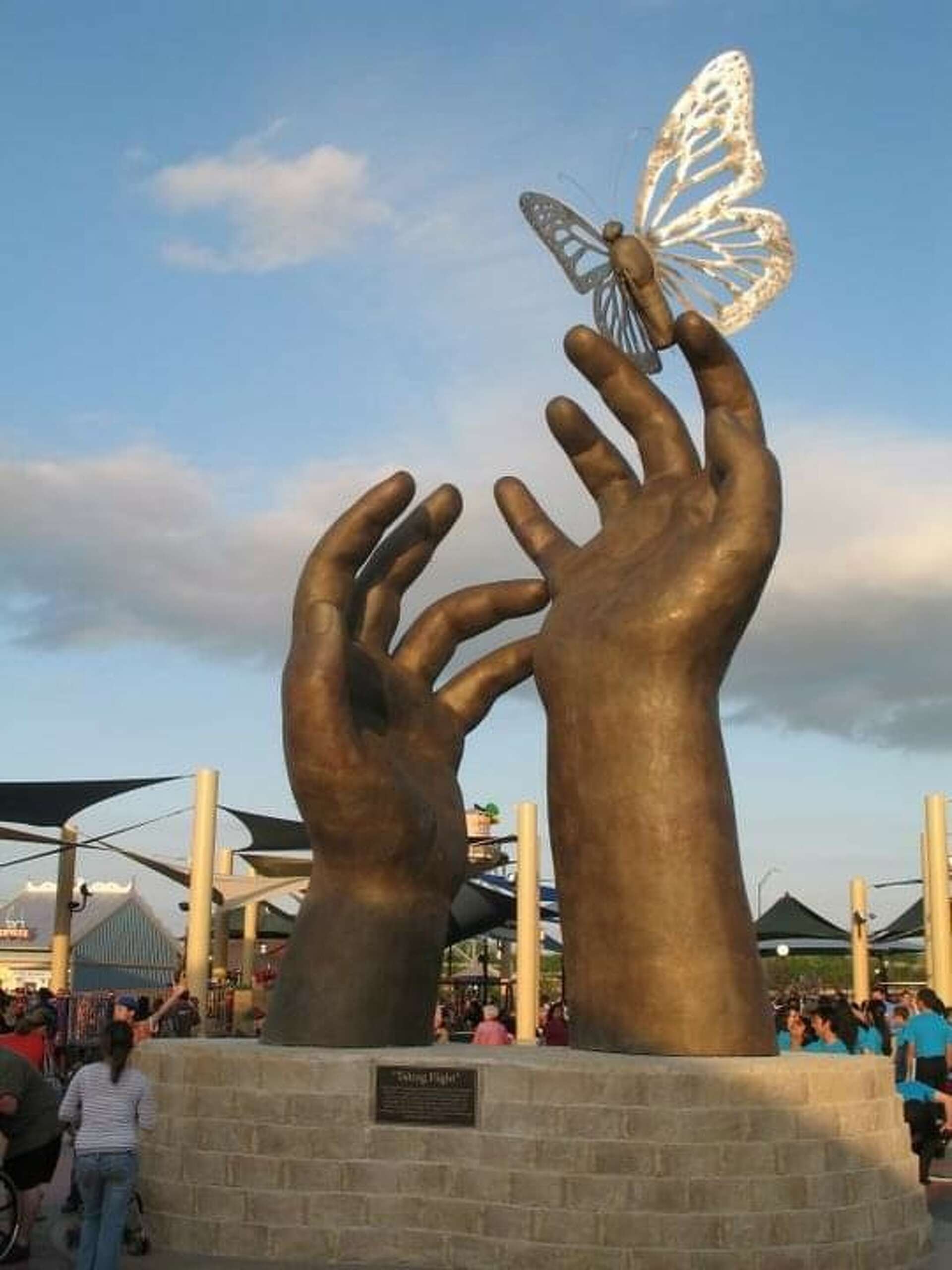 Buc-ee's sculptor talks mascot's 'limbo' status, redesign