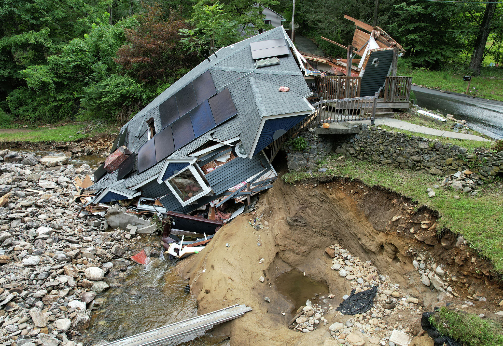 Family of Oxford mom whose house collapsed grateful for support