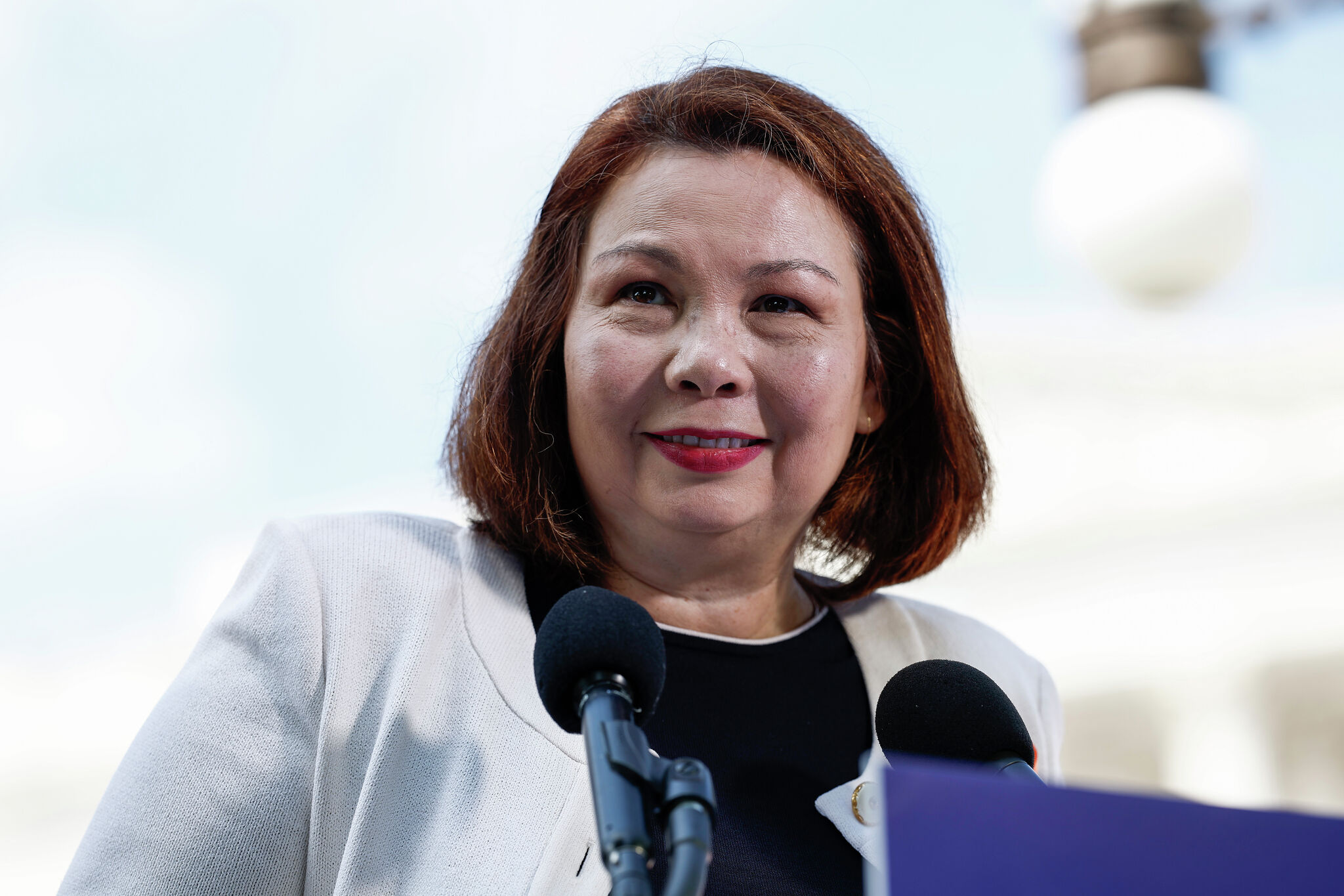 Tammy Duckworth: 3 facts on the U.S. Senator from Illinois