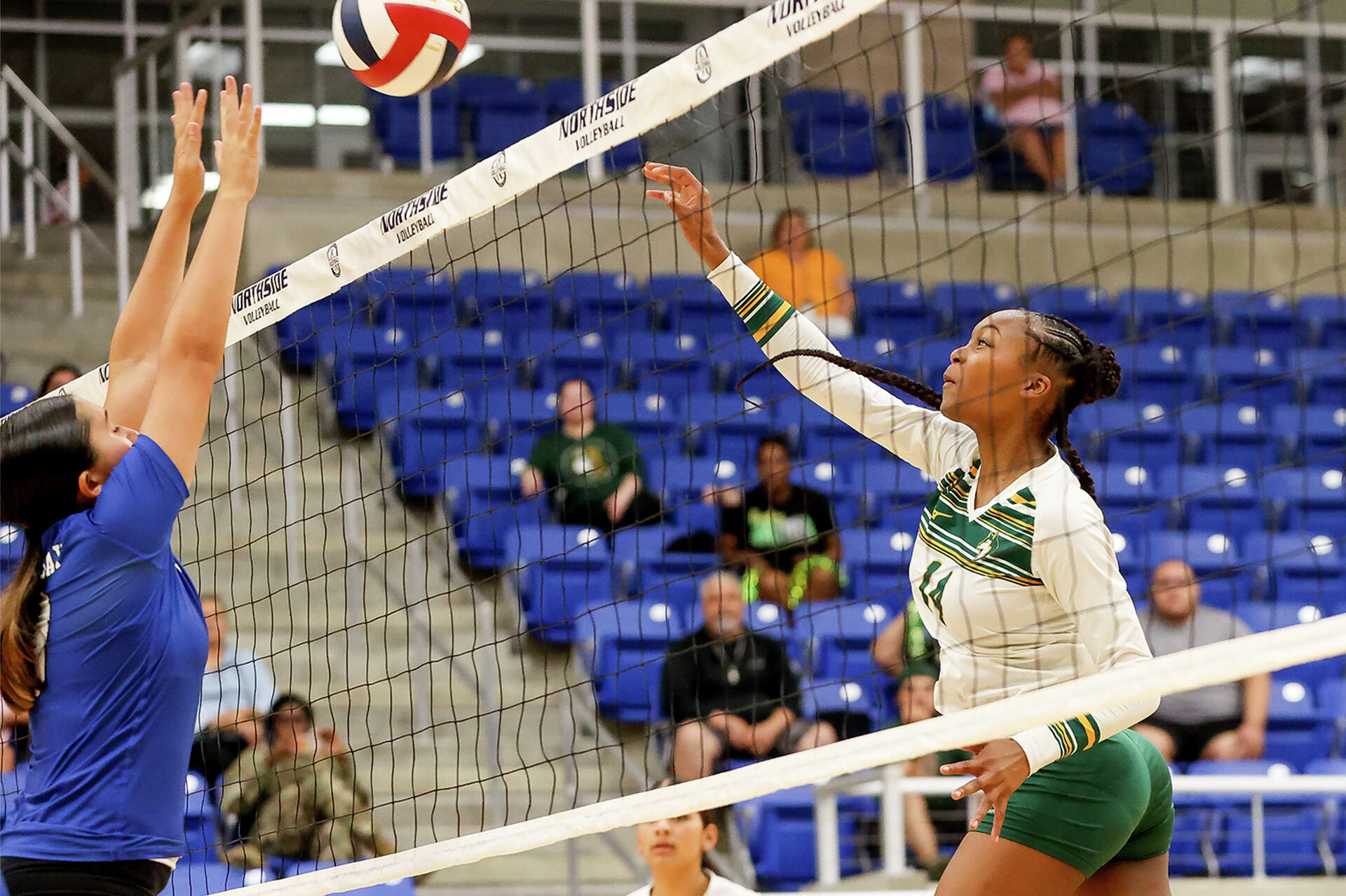 Shyniece Davis helps Jay volleyball take down Holmes