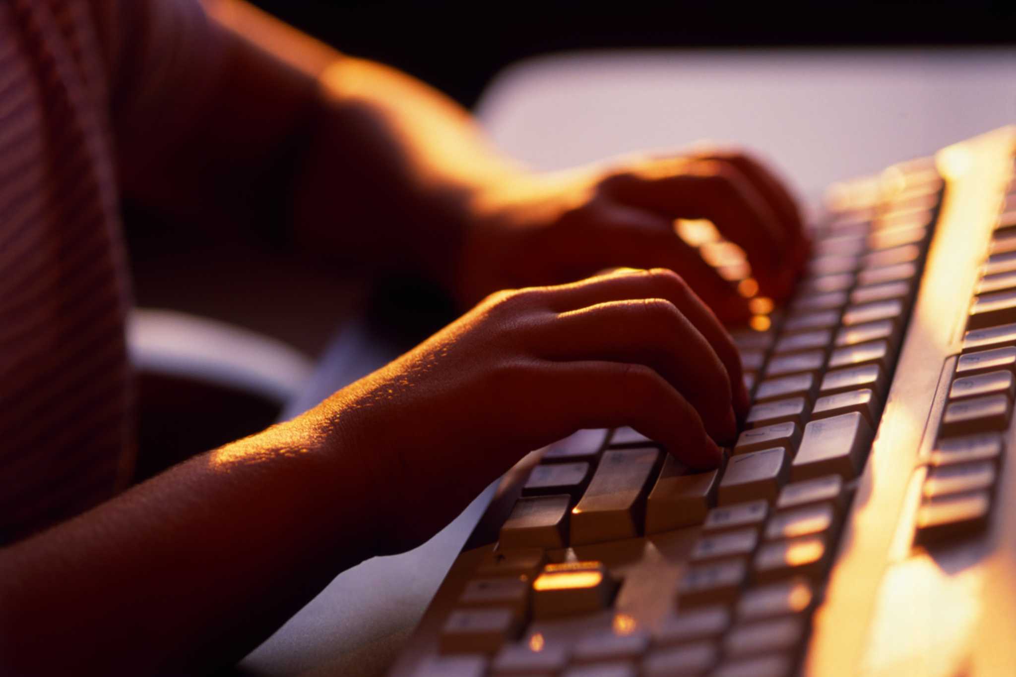 How to Use the Insert Key on a Microsoft Keyboard