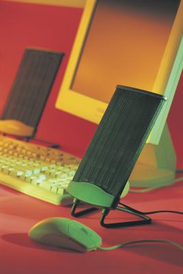 How to Eliminate the Hum From a Computer Audio Output