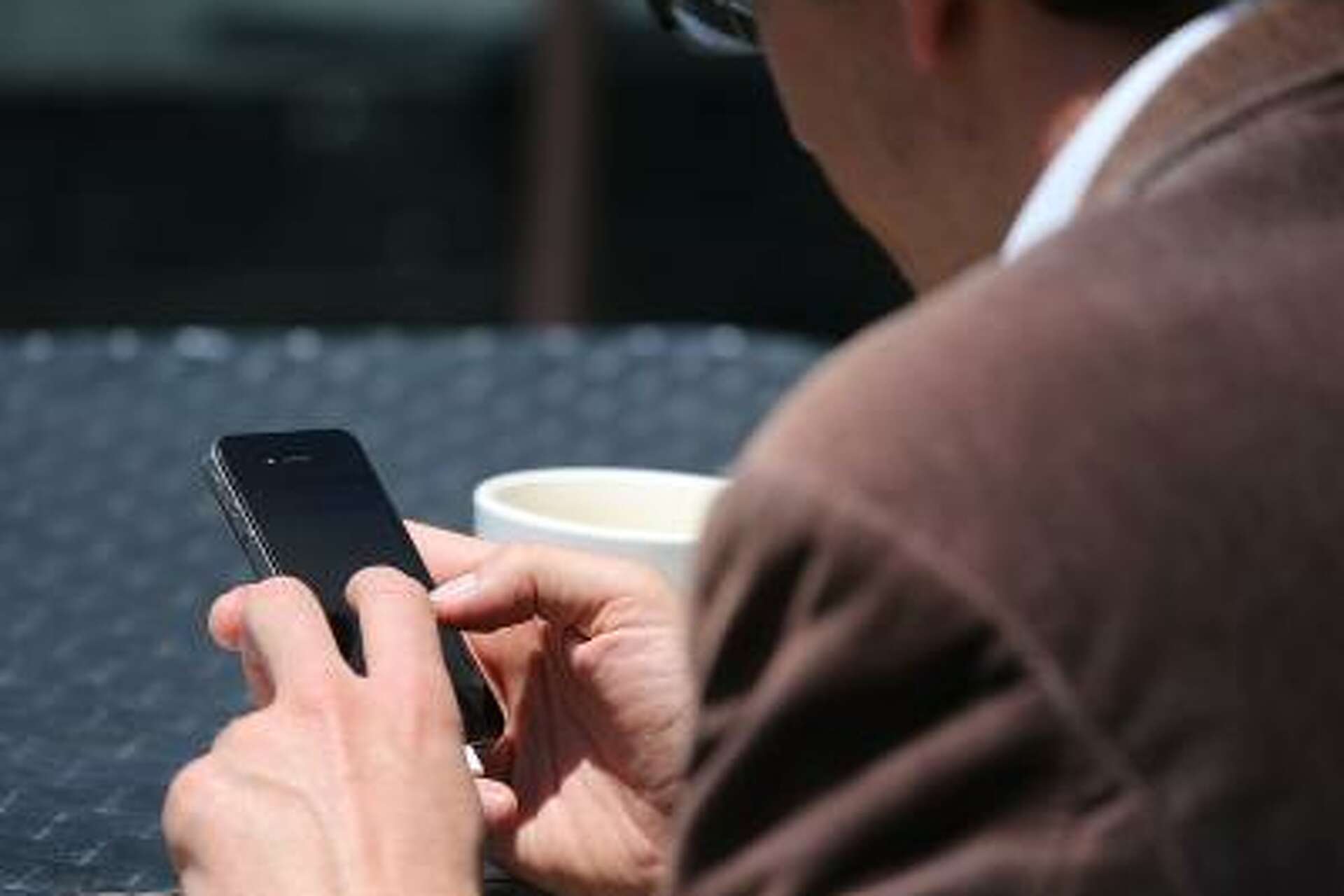 How to Send Files to Your Cell Phone Using Gmail