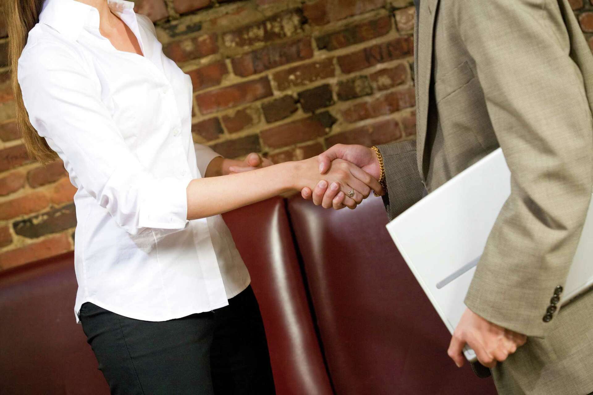 Difference Between Independent and Dependent Agencies