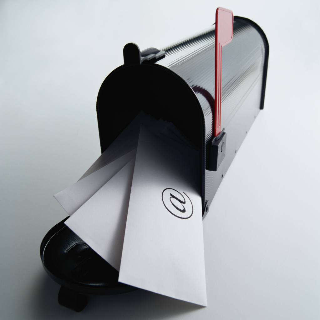 How to Do a Mass Mailing in AOL